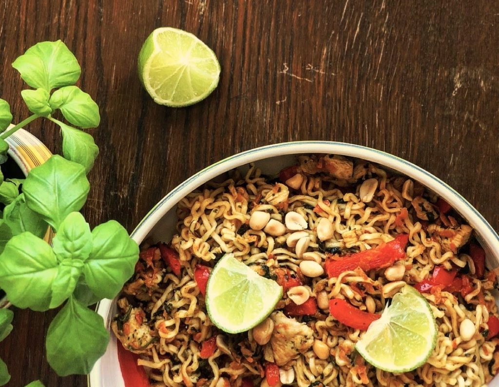 Kycklingwok med jordnötssås (DASH-recept) - Blodtrycksdoktorn